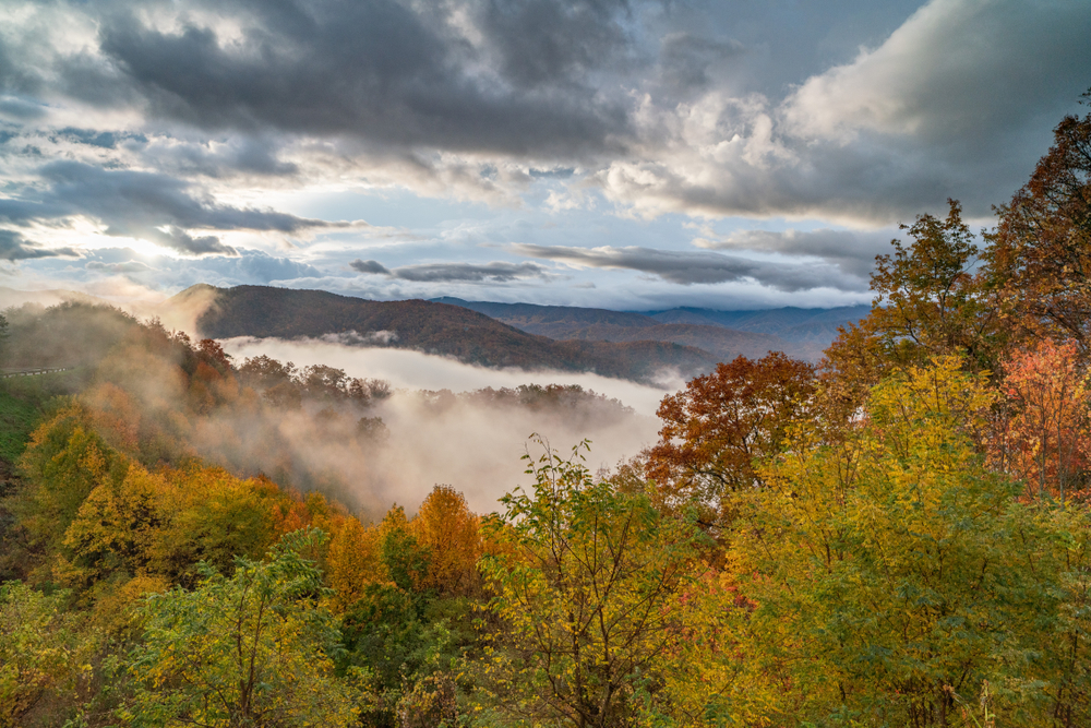 Why Weekdays are the Best Time to Visit Pigeon Forge in the Fall