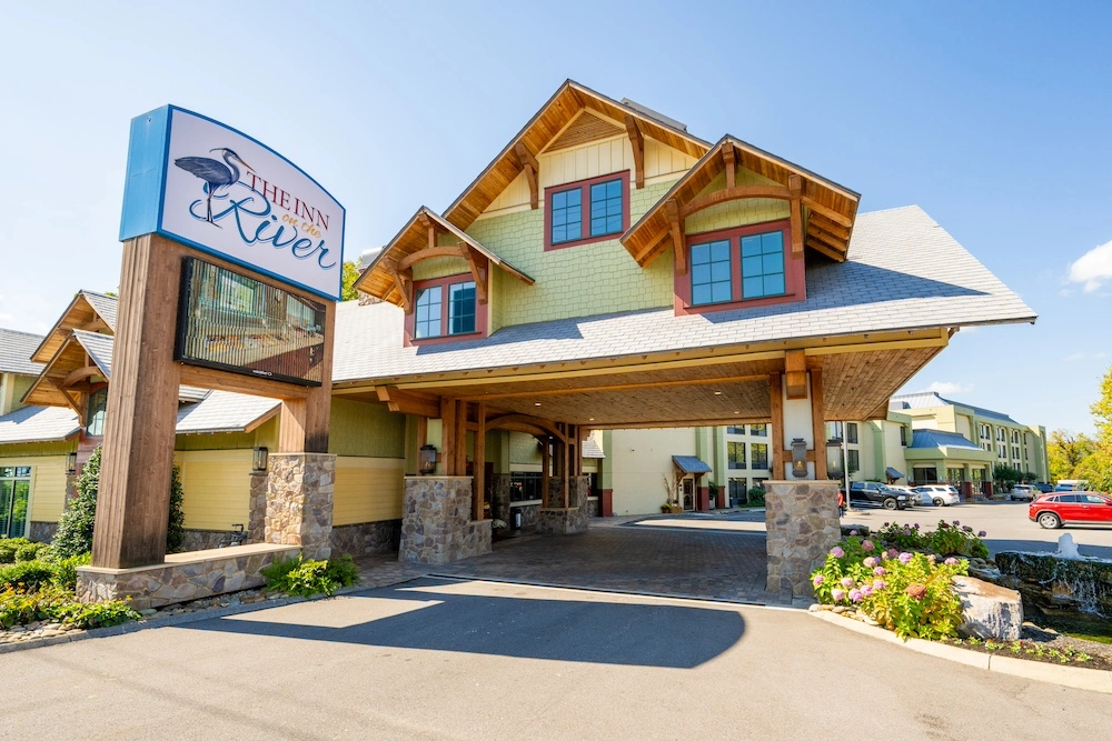 5 Reasons to Love the Location of Our Pigeon Forge Hotel on the Parkway